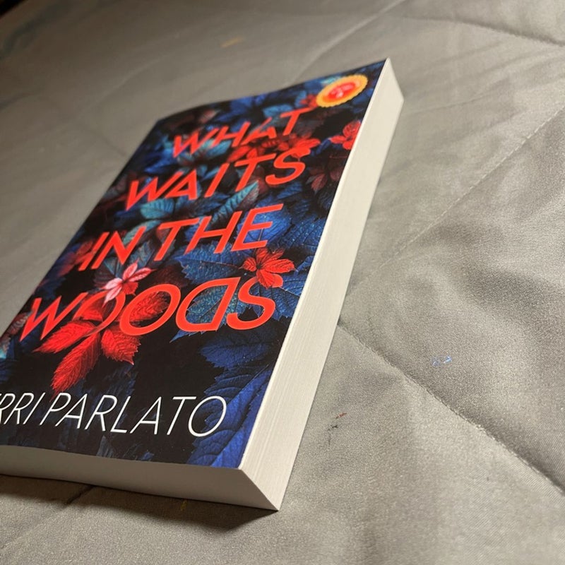 What Waits in the Woods ARC by Terri Parlato, Paperback | Pangobooks