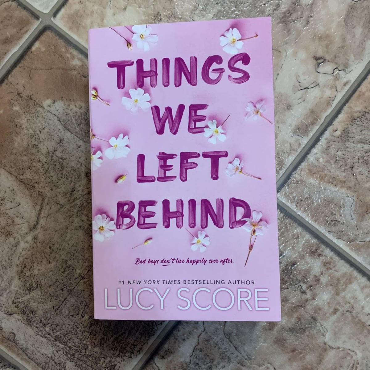Things We Left Behind by Lucy Score, Paperback | Pangobooks