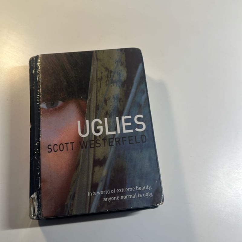 Uglies by Scott Westerfeld, Hardcover | Pangobooks