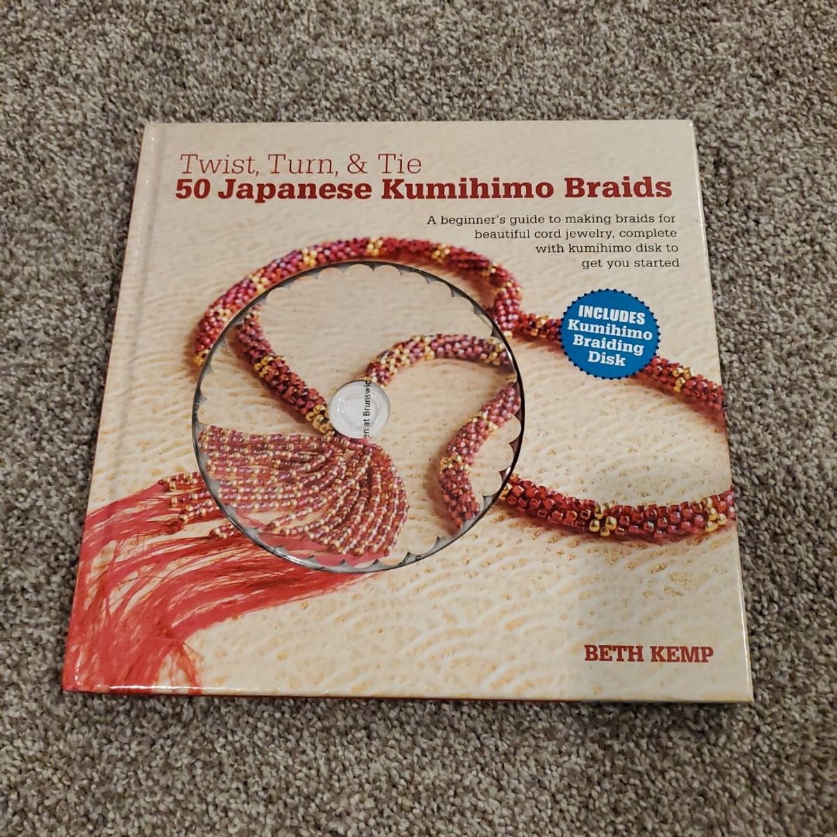 Twist, Turn and Tie 50 Japanese Kumihimo Braids by Beth Kemp