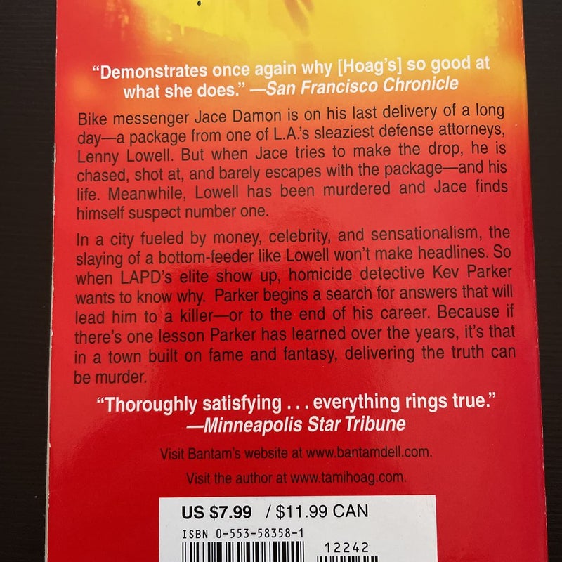 Kill The Messenger by Tami Hoag , Paperback | Pangobooks