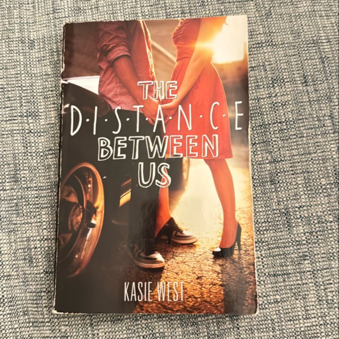 The distance between us by Kasie West, Paperback | Pangobooks