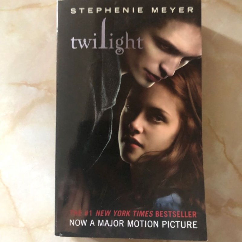 Twilight by Stephenie Myers, Paperback | Pangobooks
