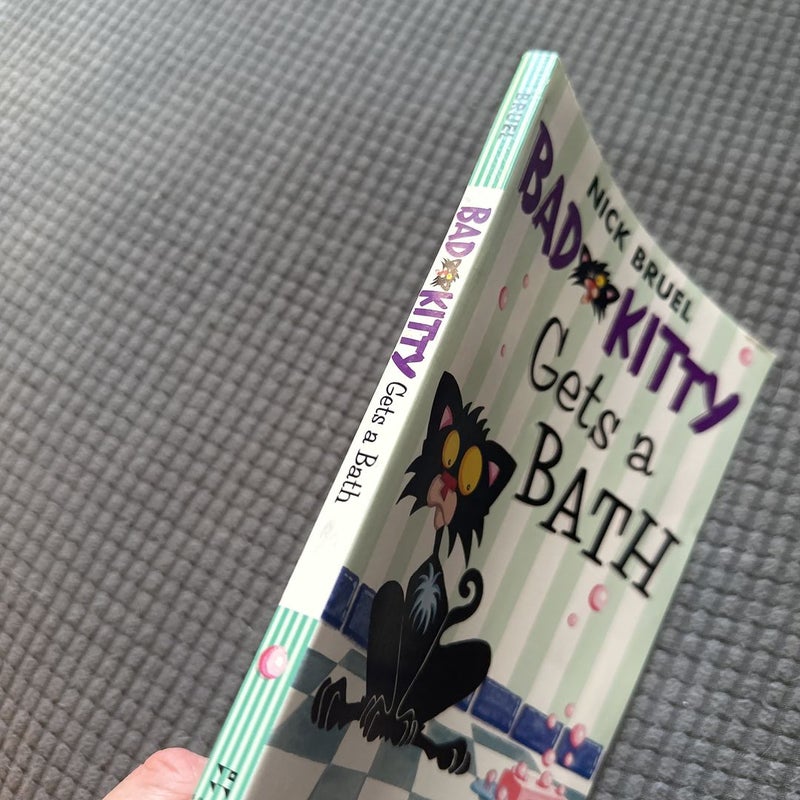 Bad Kitty Gets a Bath by Nick Bruel, Paperback | Pangobooks