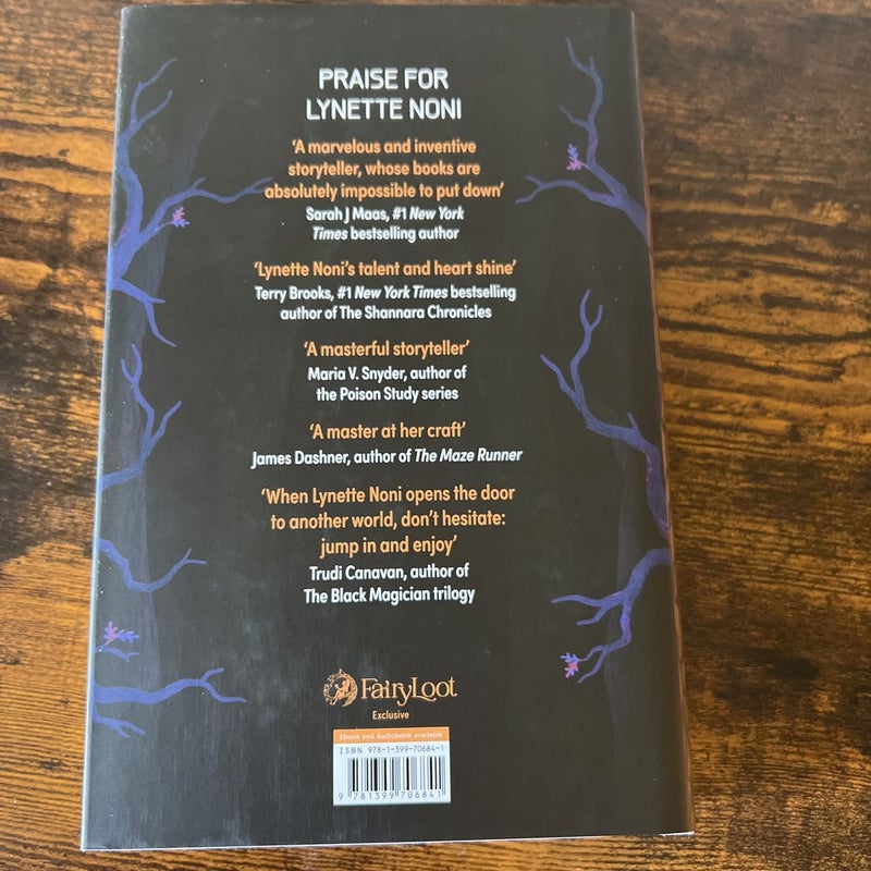 The blood Traitor by Lynette Noni, Hardcover | Pangobooks