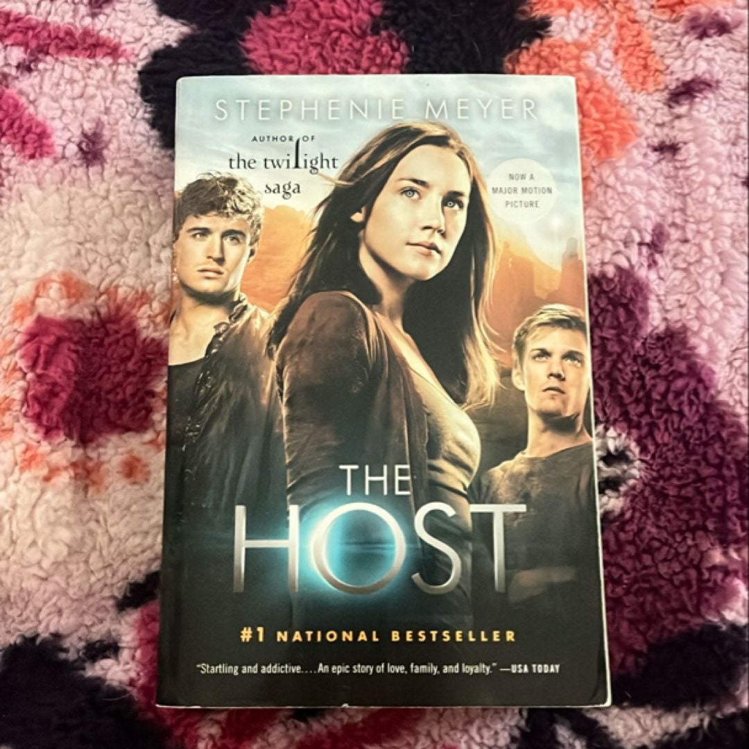 The Host by Stephenie Meyer, Paperback | Pangobooks