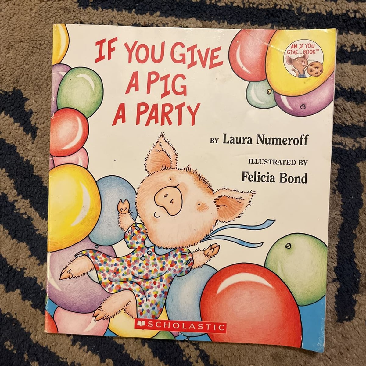 If You Give a Pig a Party by Laura Numeroff, Paperback | Pangobooks