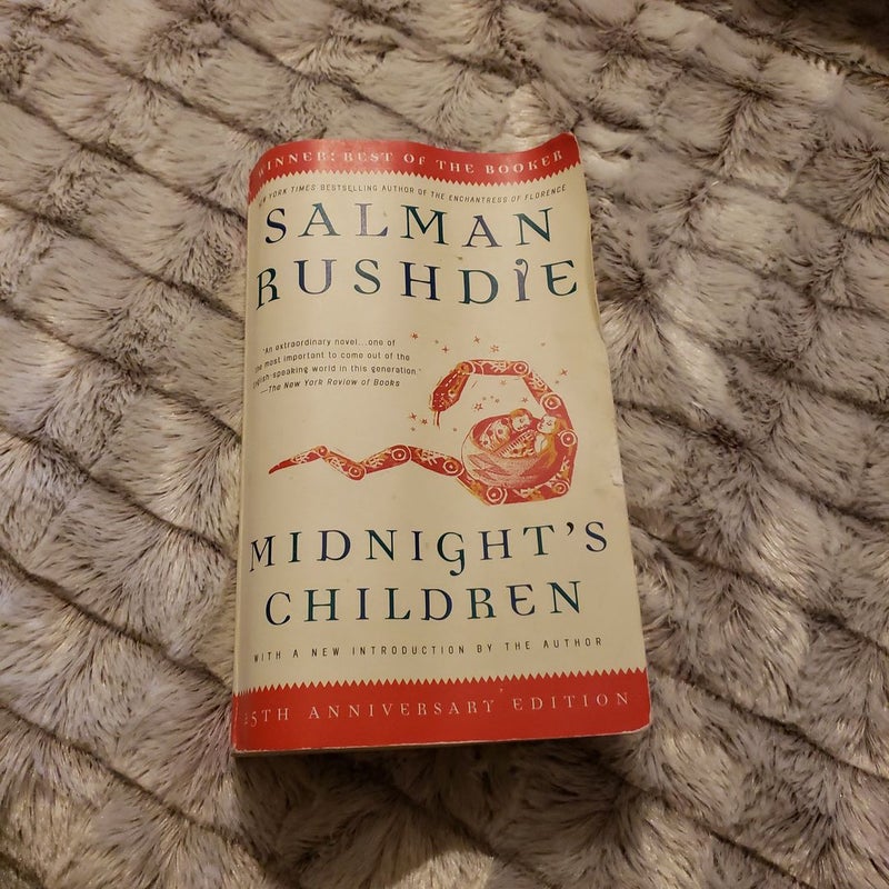 Midnight's Children by Salman Rushdie, Paperback | Pangobooks