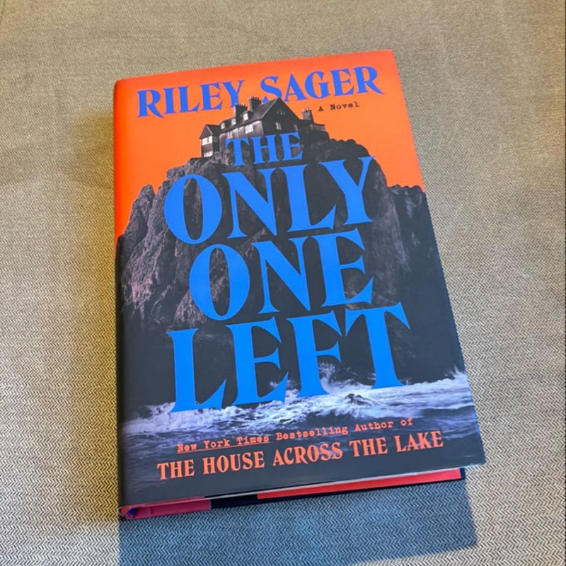 The Only One Left by Riley Sager, Hardcover | Pangobooks