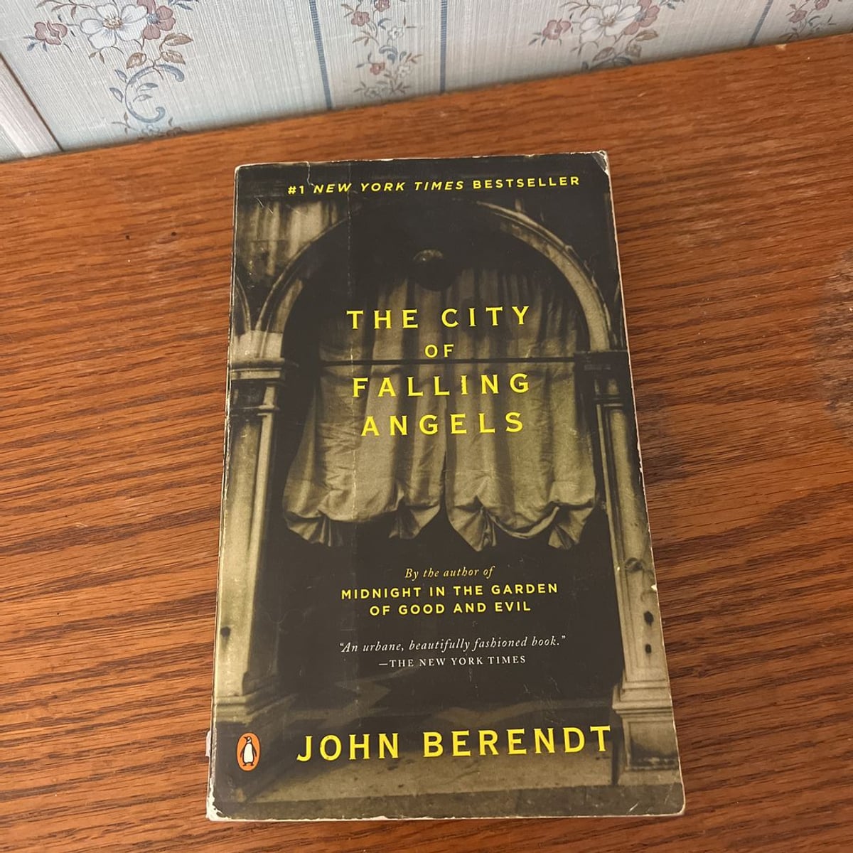 The City of Falling Angels by John Berendt, Paperback | Pangobooks