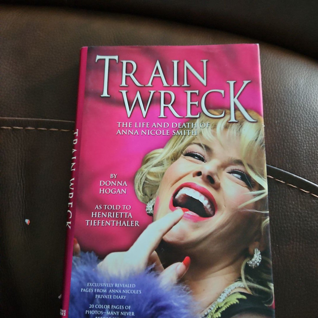 Train Wreck by Donna Hogan , Hardcover | Pangobooks
