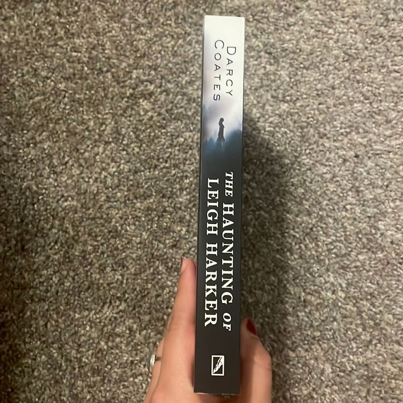 The Haunting of Leigh Harker by Darcy Coates, Paperback | Pangobooks