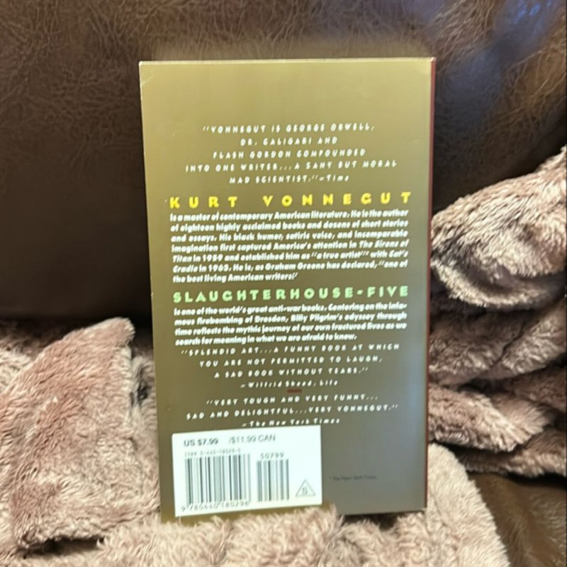 Slaughterhouse-Five by Kurt Vonnegut, Paperback | Pangobooks