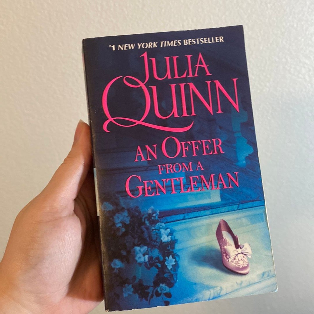 An Offer from a Gentleman by Julia Quinn, Paperback | Pangobooks