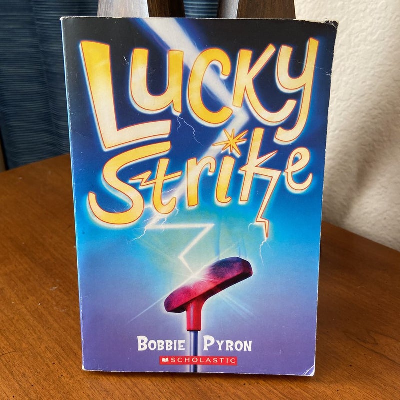 Lucky Strike by Bobbie Pyron, Paperback | Pangobooks
