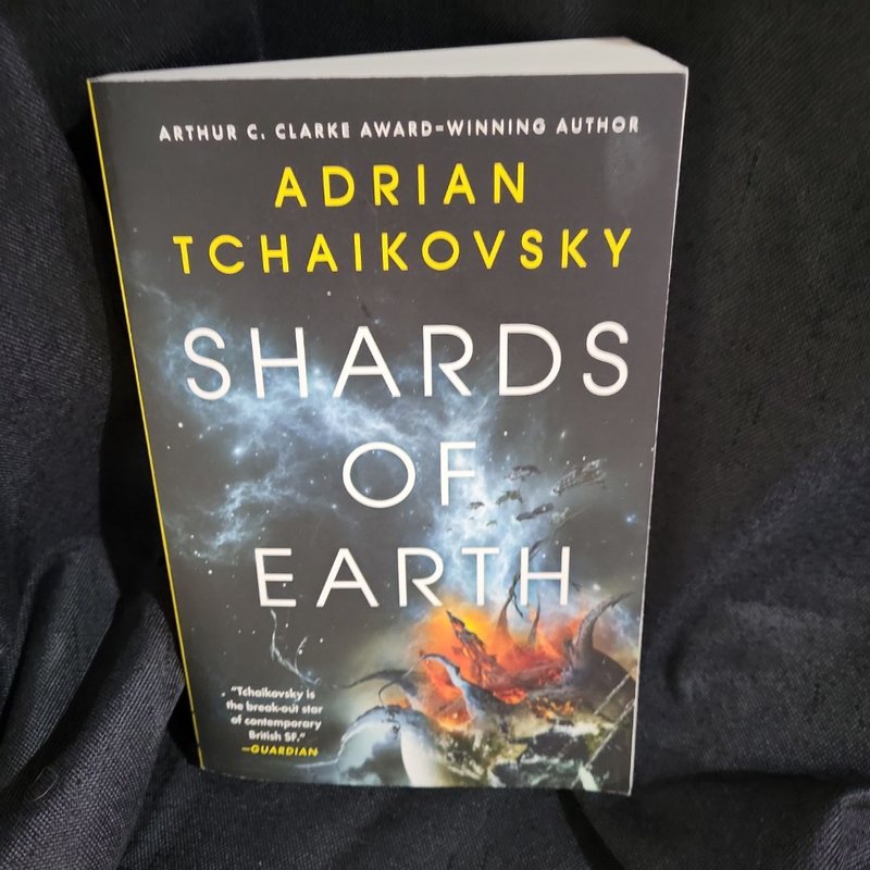 Shards of Earth by Adrian Tchaikovsky, Paperback | Pangobooks