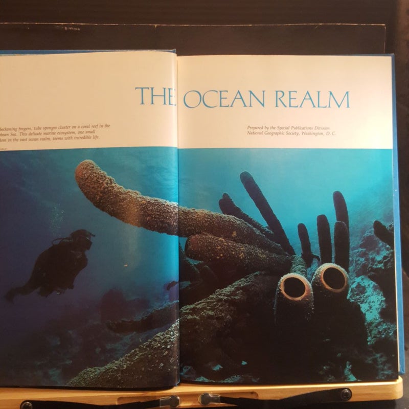 The ocean Realm by National Geographic, Hardcover | Pangobooks