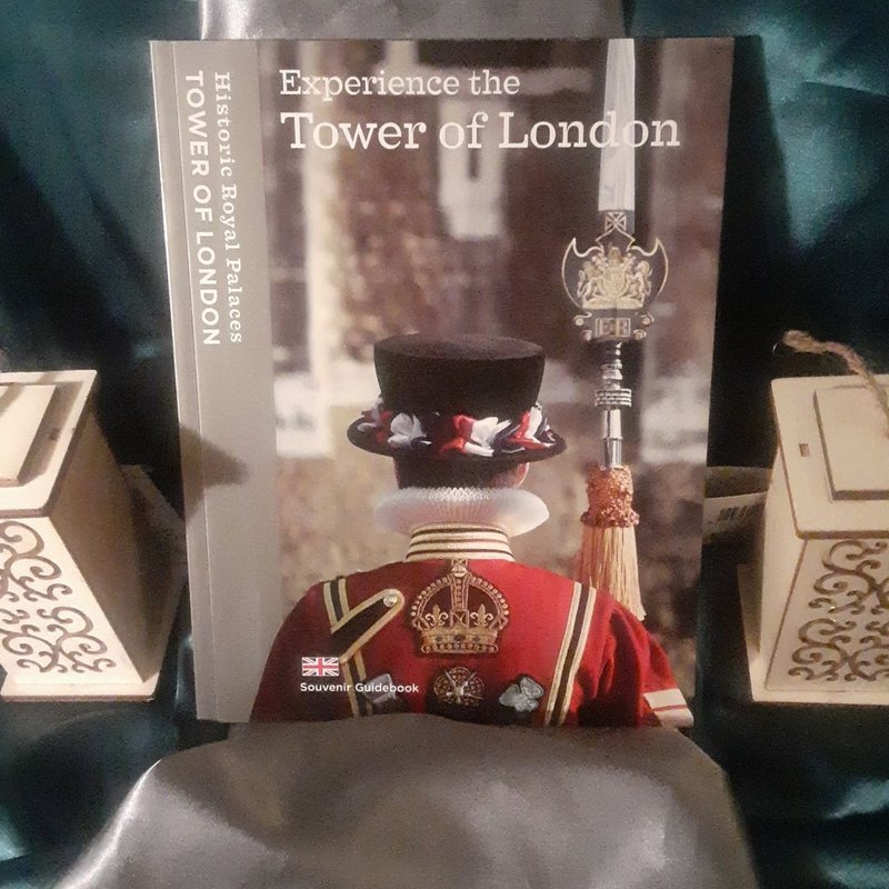 Experience the Tower of London by Historic Royal Palace, Paperback ...
