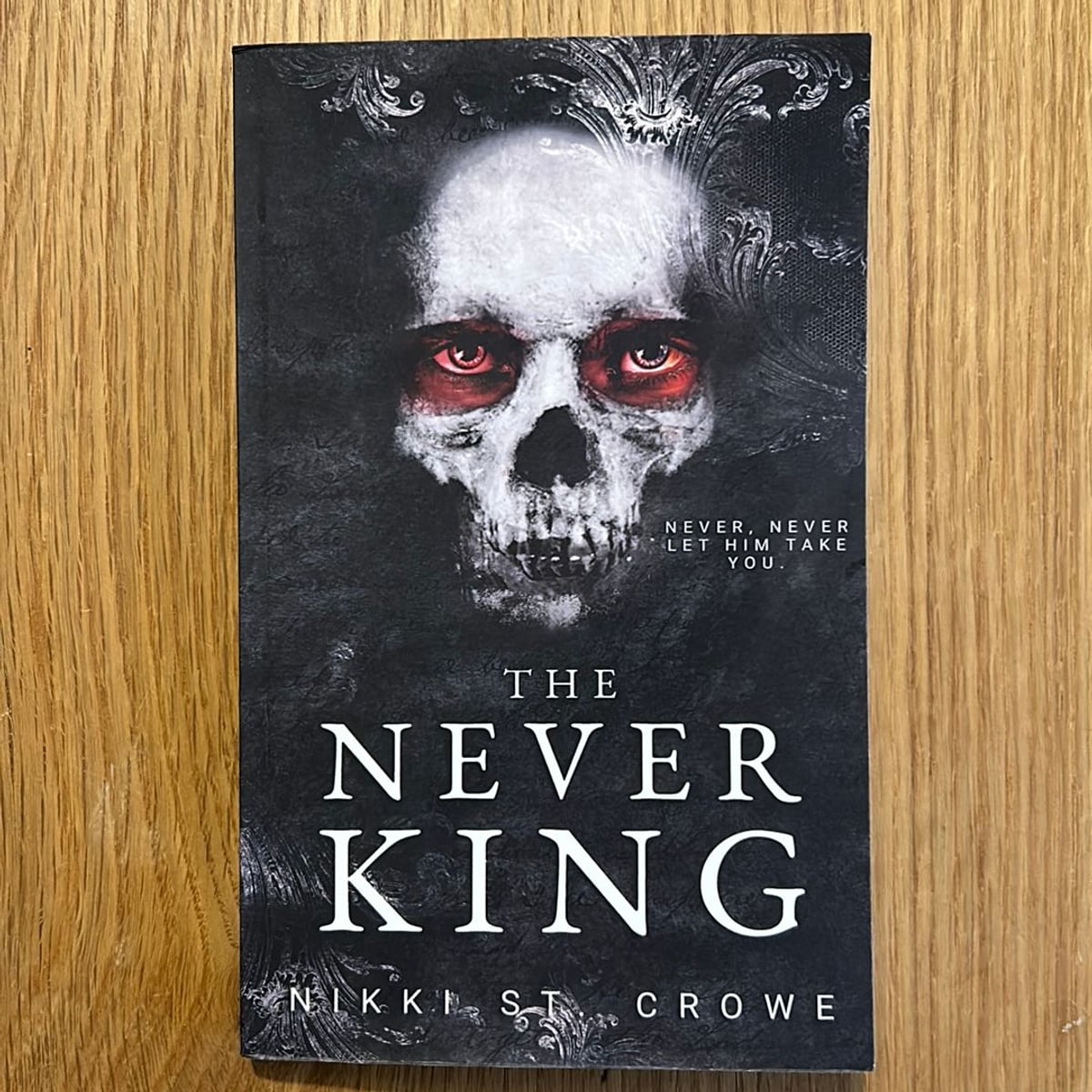 The Never King by Nikki St. Crowe, Paperback | Pangobooks