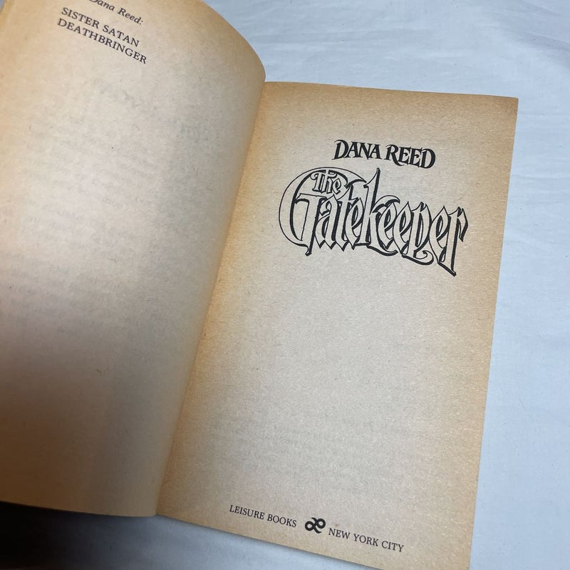 The Gatekeeper by Dana Reed, Paperback | Pangobooks