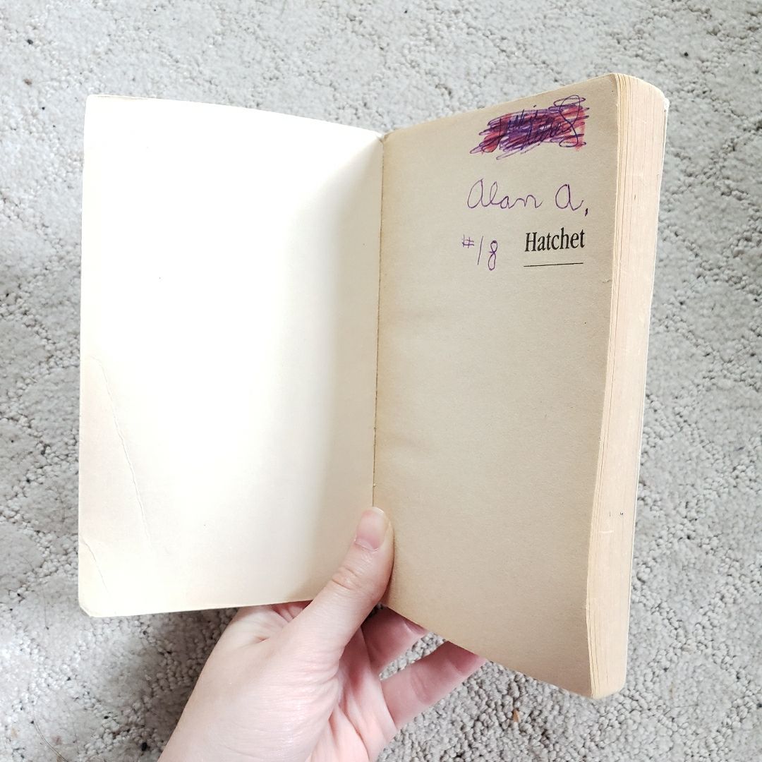 Hatchet (This Edition, 1988) by Gary Paulsen , Paperback | Pangobooks