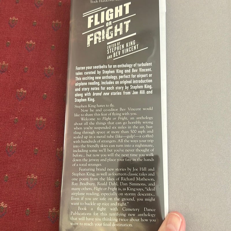 Flight or Fright by Stephen King, Hardcover | Pangobooks