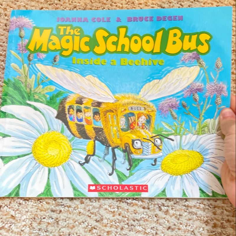 The Magic School Bus Inside a Beehive by Joanna Cole