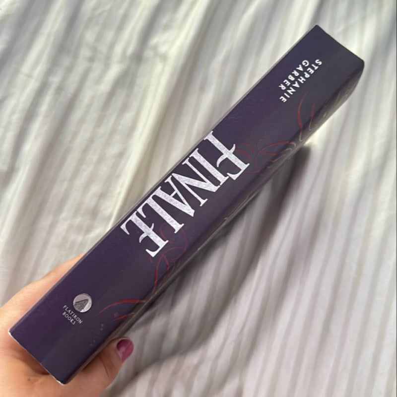 Finale by Stephanie Garber, Paperback | Pangobooks