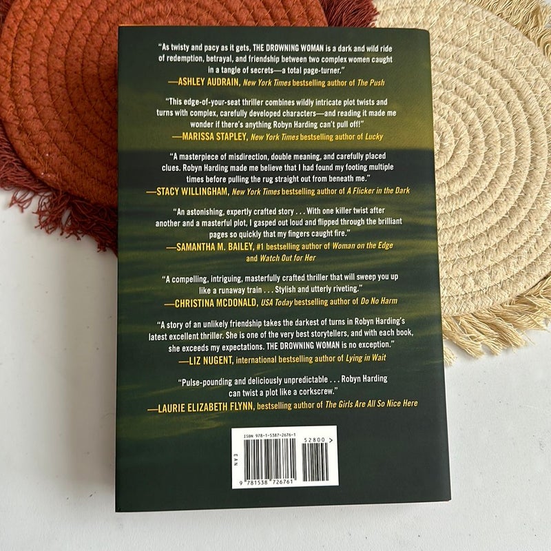 The Drowning Woman by Robyn Harding, Hardcover | Pangobooks