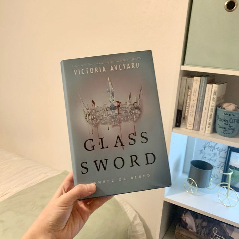 Glass Sword by Victoria Aveyard, Hardcover | Pangobooks