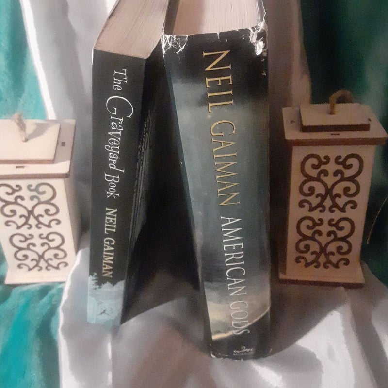 2 Neil Gaiman book lot The Graveyard Book / American Gods by Neil ...