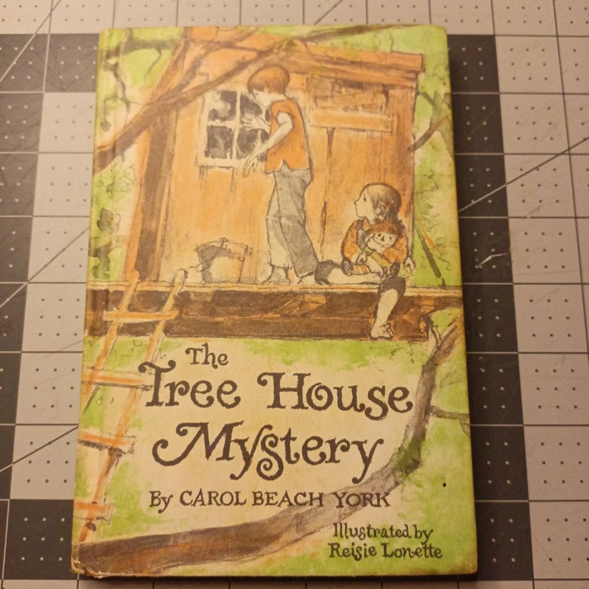 The Tree House Mystery by Carol Beach York, Hardcover | Pangobooks