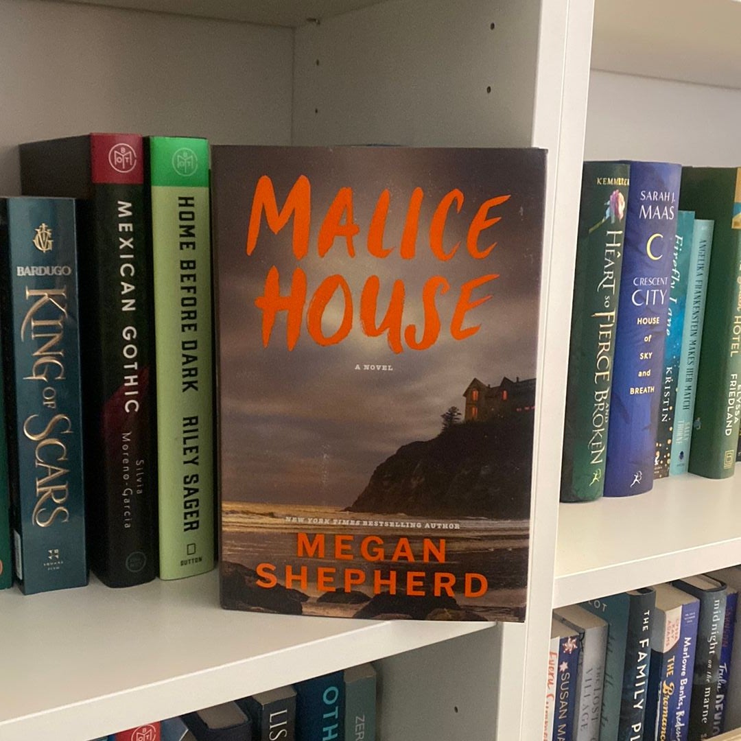 Malice House by Megan Shepherd, Hardcover | Pangobooks