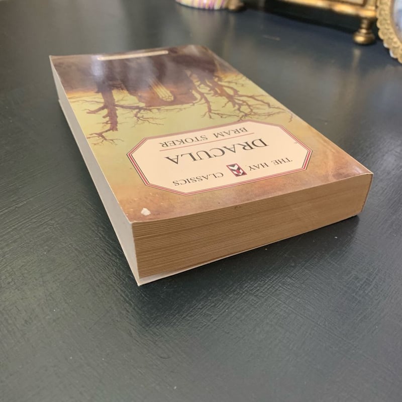 Dracula by Bram Stoker , Paperback | Pangobooks
