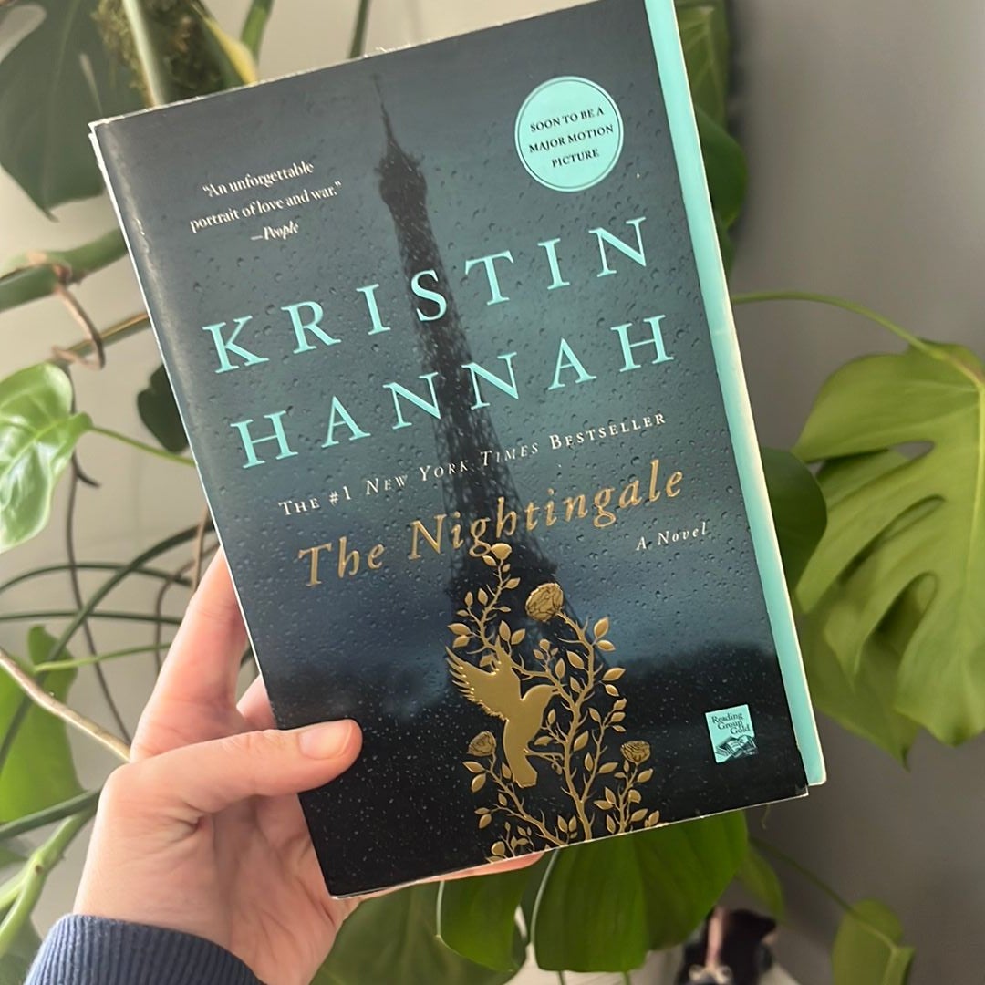 The Nightingale by Kristin Hannah, Paperback | Pangobooks