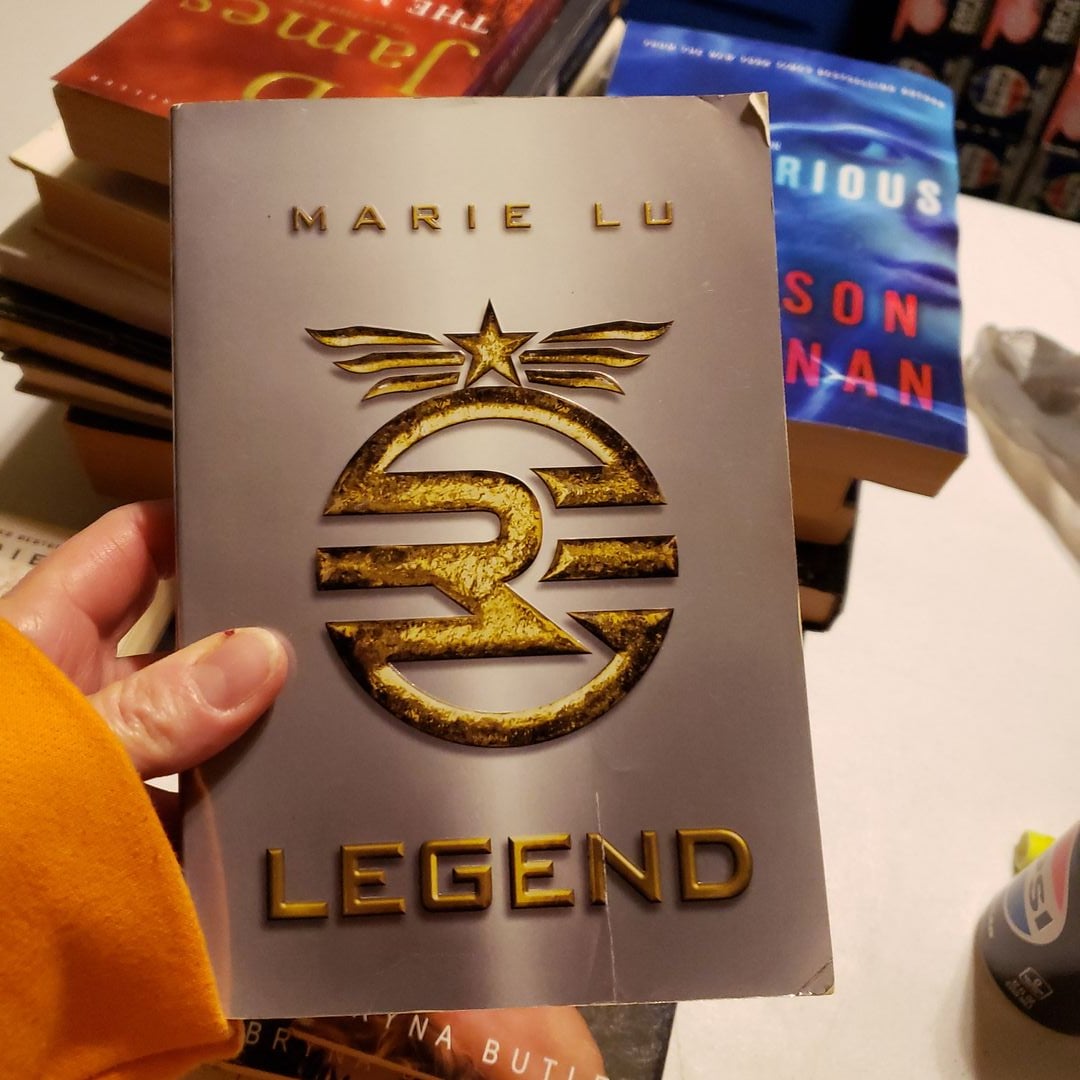 Legend by Marie Lu, Paperback | Pangobooks