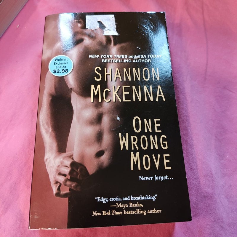 One wrong move by Shannon mckenna , Paperback | Pangobooks
