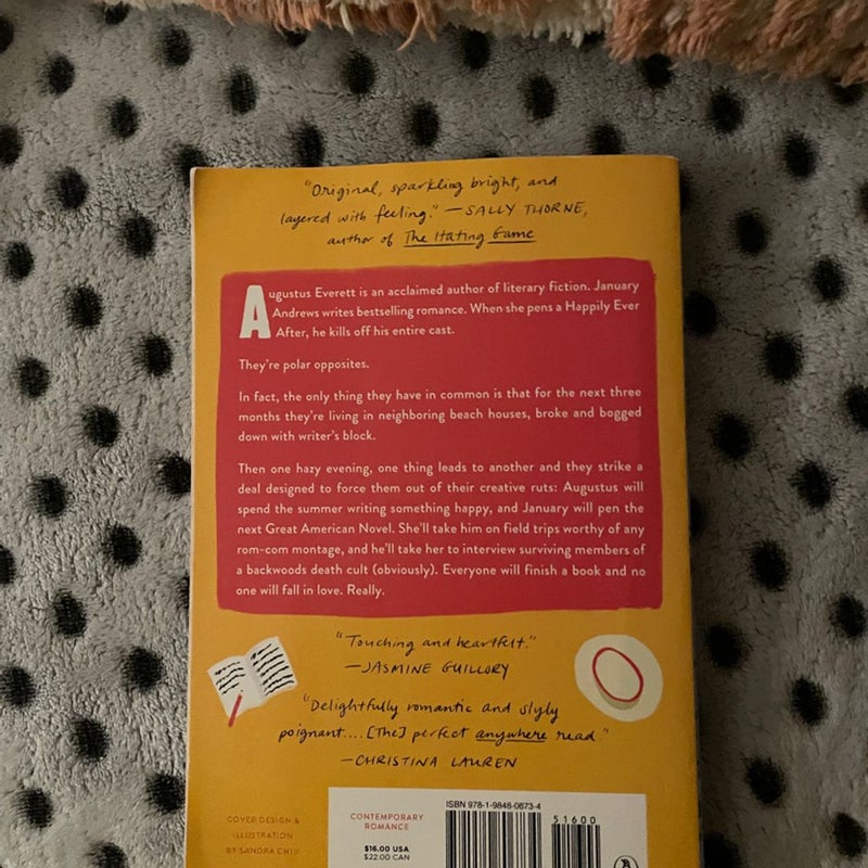 Beach read by Emily Henry, Paperback | Pangobooks