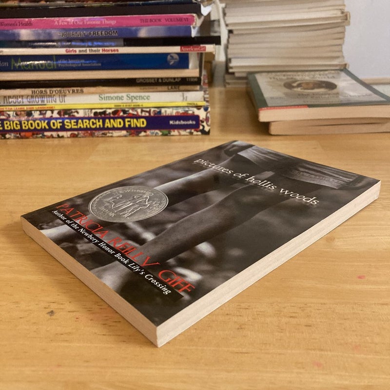Pictures of Hollis Woods by Patricia Reilly Giff