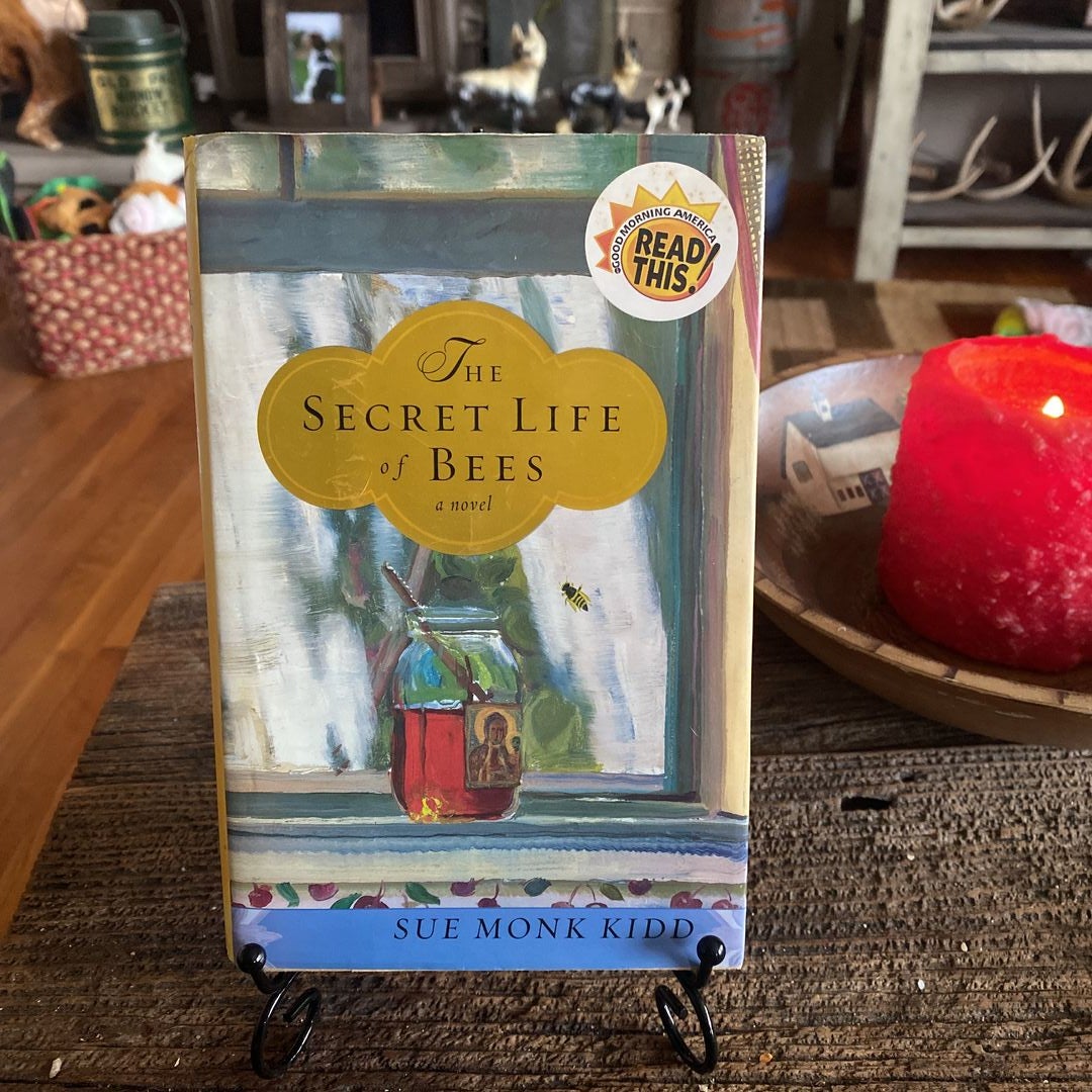 The Secret Life of Bees by Sue Monk Kidd, Hardcover | Pangobooks