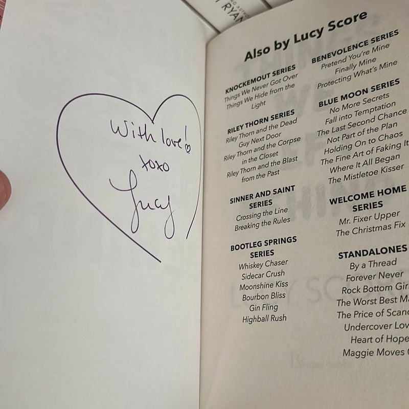Things We Left Behind (SIGNED) by Lucy Score, Paperback | Pangobooks