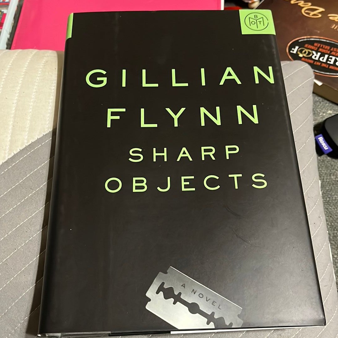 Sharp Objects by Gillian Flynn, Hardcover | Pangobooks