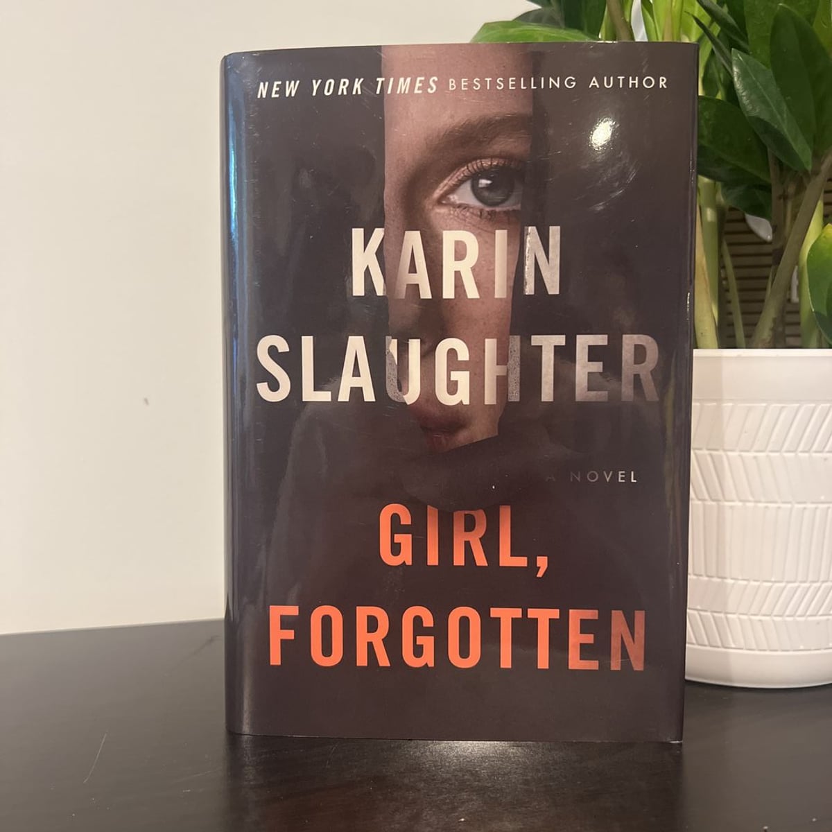 Girl, Forgotten by Karin Slaughter, Hardcover | Pangobooks