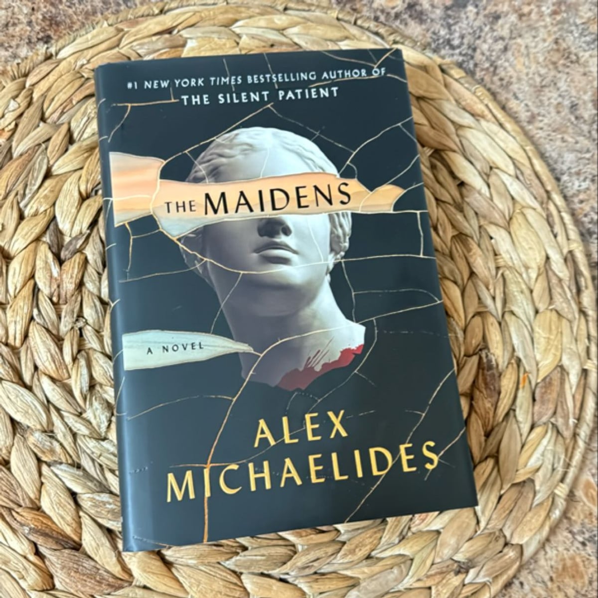 The Maidens by Alex Michaelides, Hardcover | Pangobooks