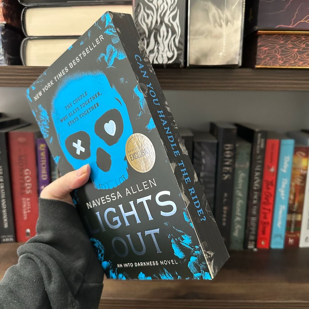 Lights Out by Navessa Allen (B&N Exclusive) by Navessa Allen, Paperback | Pangobooks