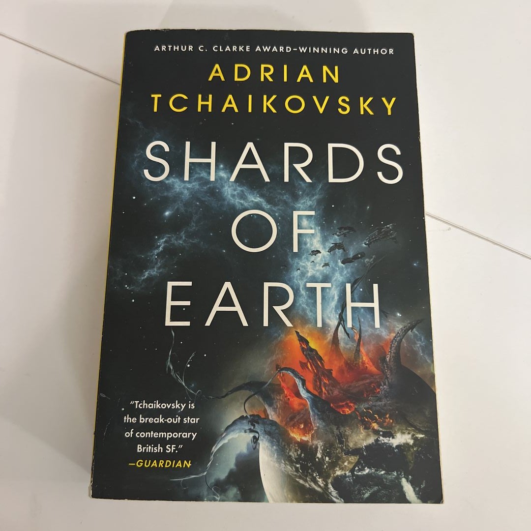 Shards of Earth by Adrian Tchaikovsky, Paperback | Pangobooks
