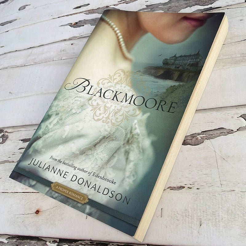 Blackmoore by Julianne Donaldson, Paperback | Pangobooks