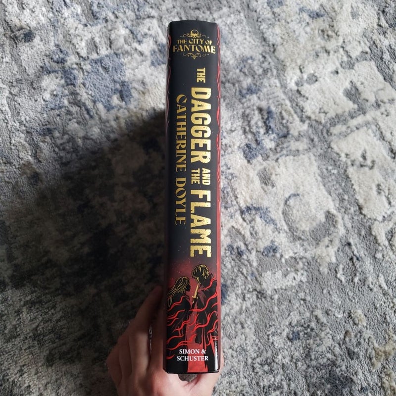 Fairyloot The Dagger and the Flame by Catherine Doyle, Hardcover | Pangobooks