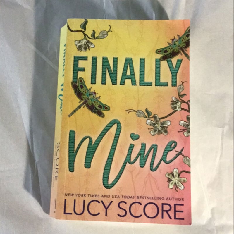 Finally Mine by Lucy Score, Paperback | Pangobooks