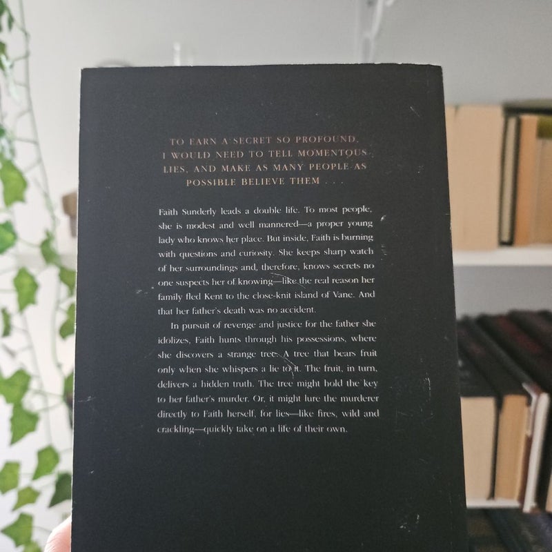 The Lie Tree by Frances Hardinge, Paperback | Pangobooks